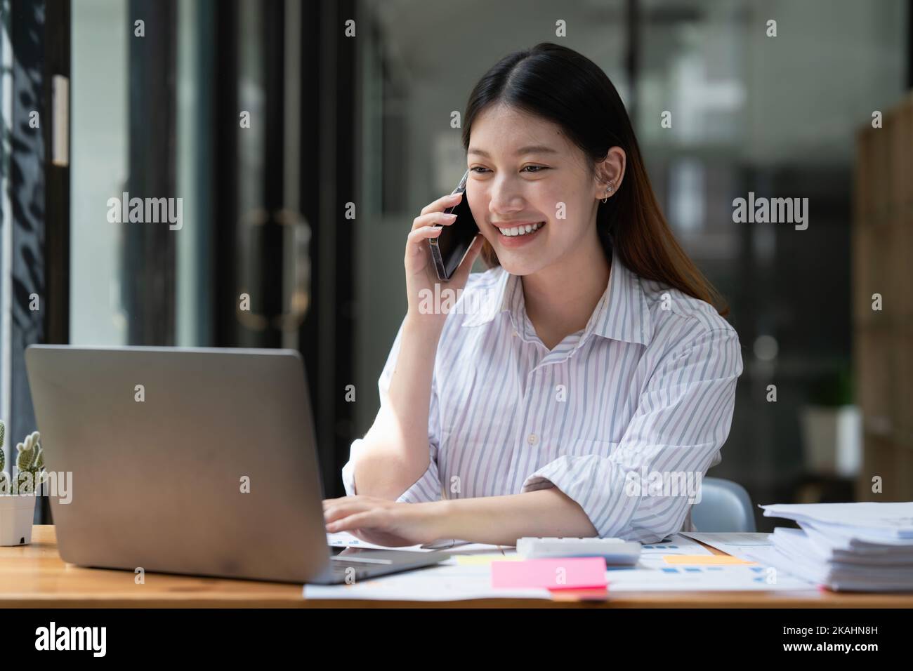 Happy asian business woman hi-res stock photography and images - Alamy