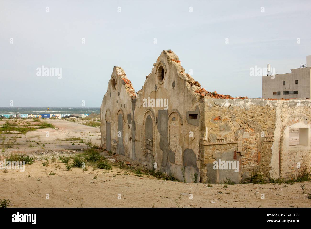 Ruin brick factory hi-res stock photography and images - Alamy