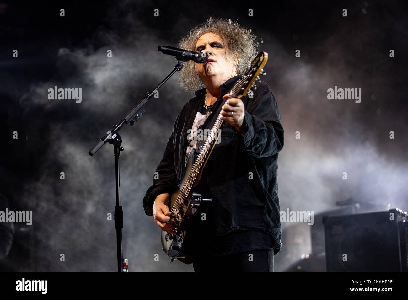 The cure concerto hi-res stock photography and images - Alamy