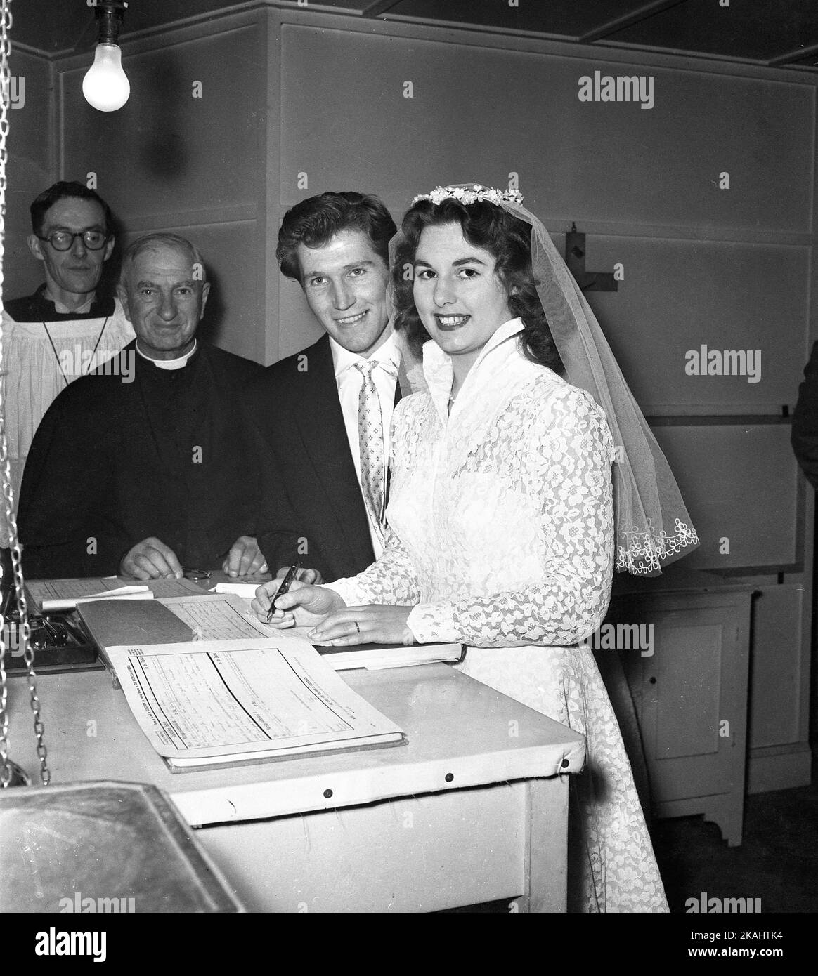 Wedding Day of Mr & Mrs Francis of 23 Myrtle Road, London E17 c1952 The ...