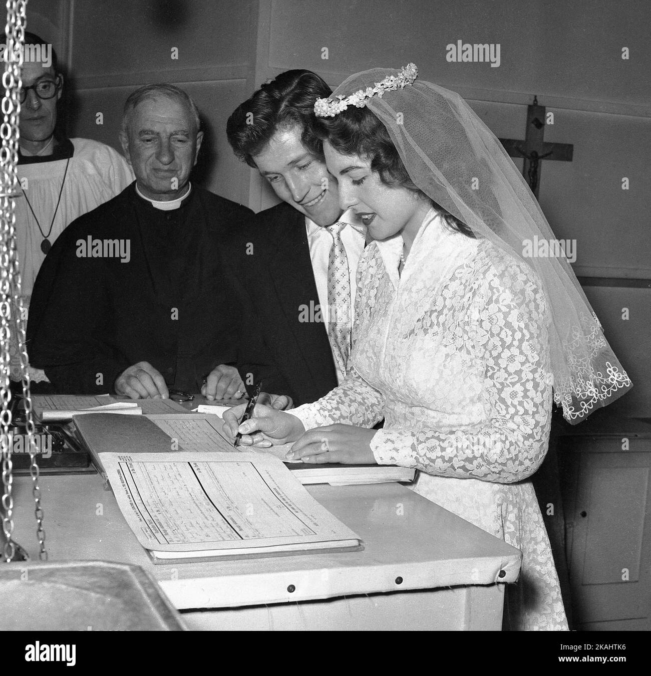 Wedding Day of Mr & Mrs Francis of 23 Myrtle Road, London E17 c1952 The ...
