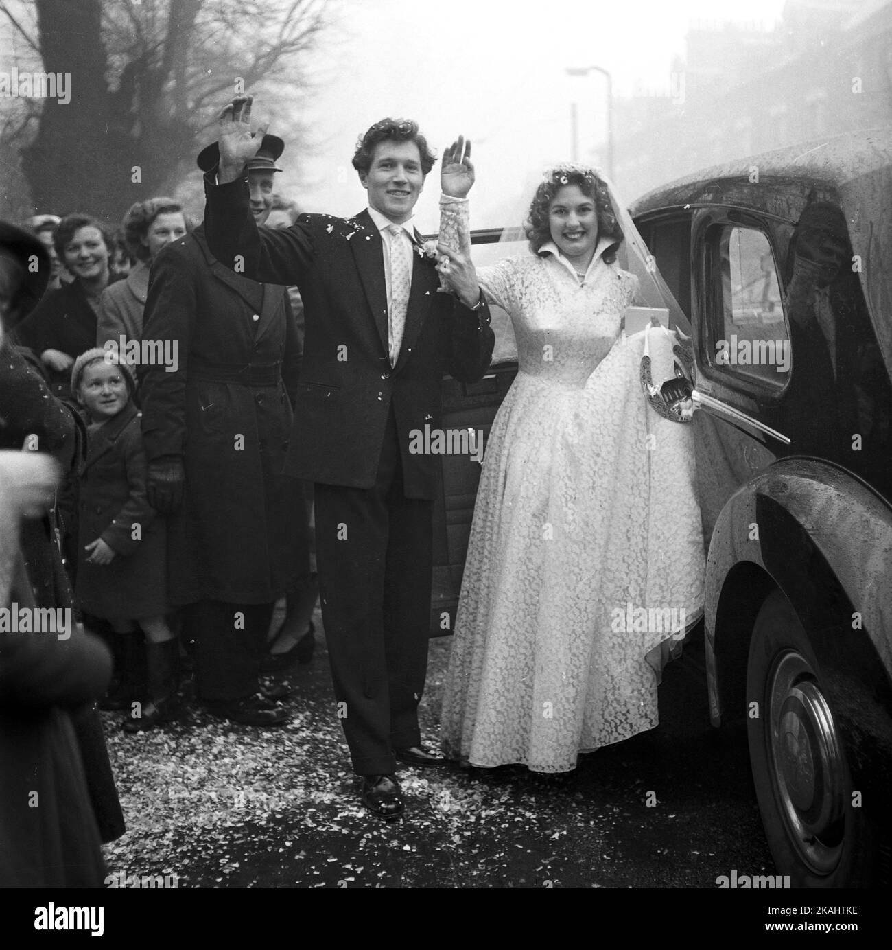Wedding Day of Mr & Mrs Francis of 23 Myrtle Road, London E17 c1952 The ...
