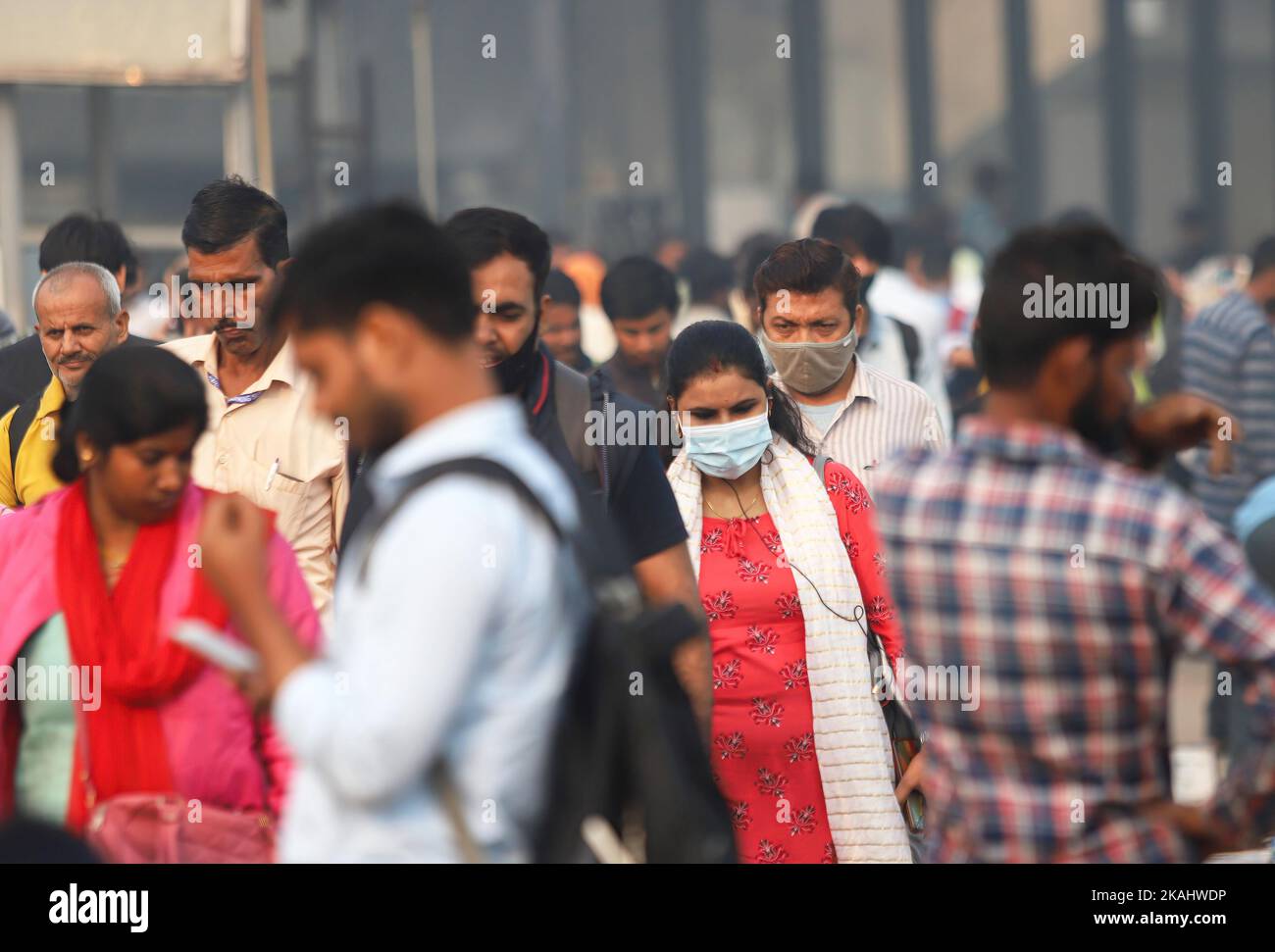 Commuters walk at Anand Vihar on a smoggy day amid deteriorating air ...