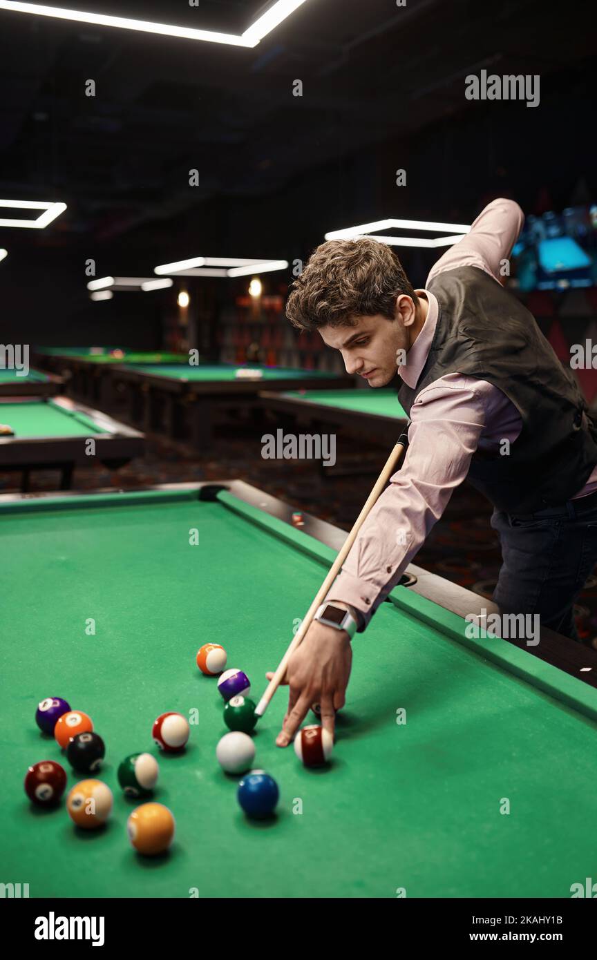 Portrait snooker player hi-res stock photography and images - Alamy