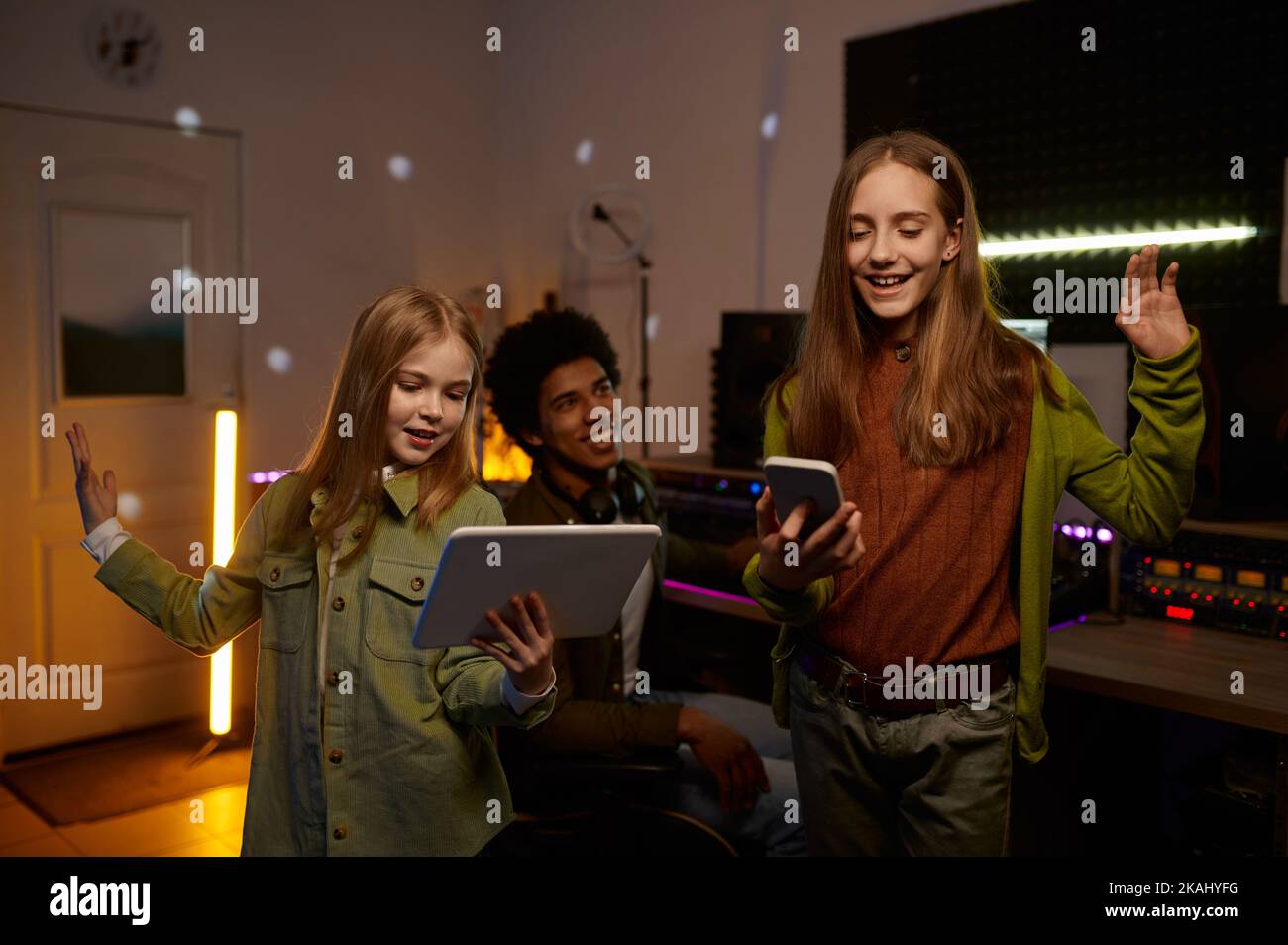 Practice rehearsing hi-res stock photography and images - Alamy