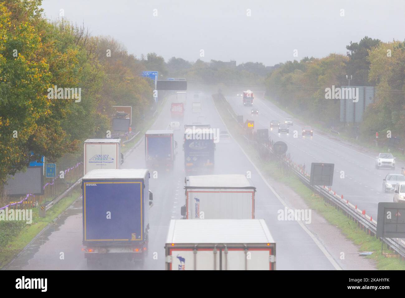 Ashford, Kent, UK. 3rd Nov, 2022. UK Weather: Low visibility on the M20 ...