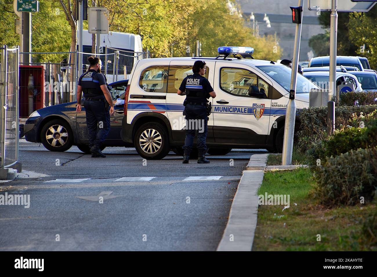 Marseille, France. 01st Nov, 2022. Municipal police officers deal with ...