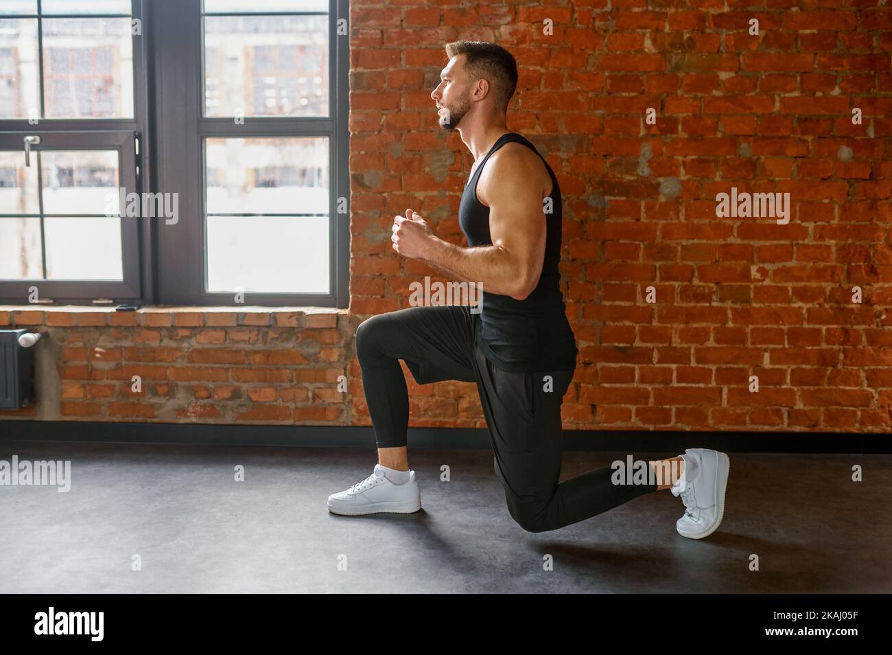 Muscular, sportive man practicing squats Stock Photo - Alamy