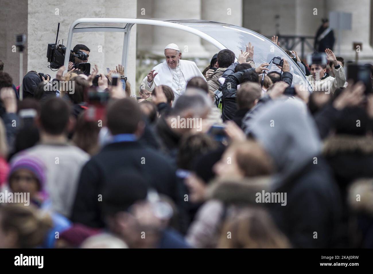 Pope Francis rides through the crowd during his Weekly General Audience ...