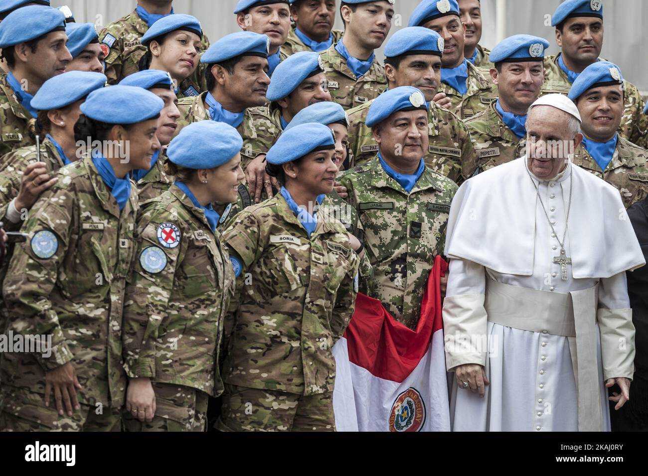 United Nations soldiers pose with Pope Francis during his Weekly ...