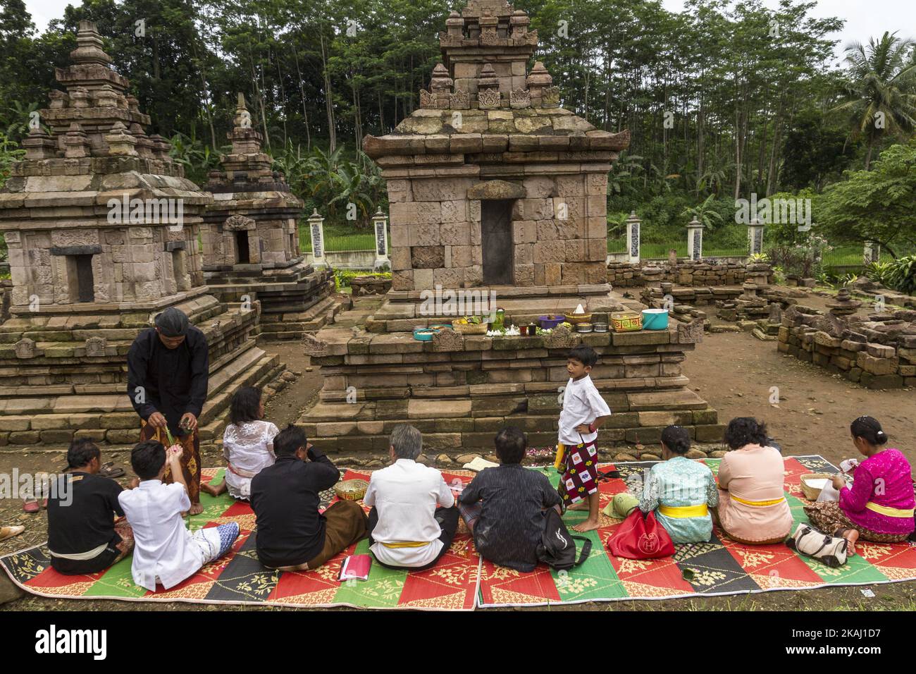 Mangku Dwiyanto as a priest for the Javanese Hinduism community around ...