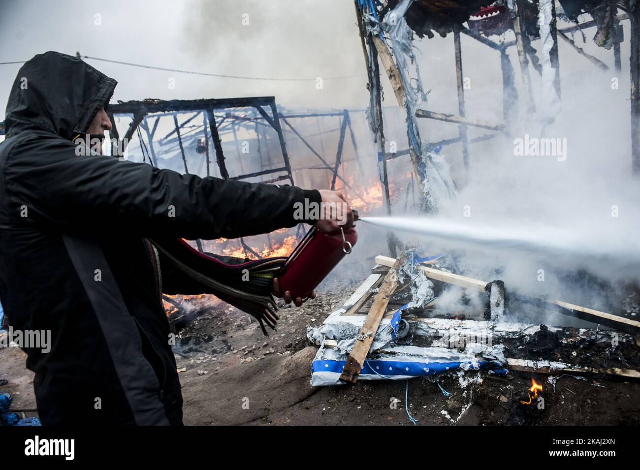 Throwing fire extinguisher hi-res stock photography and images - Alamy