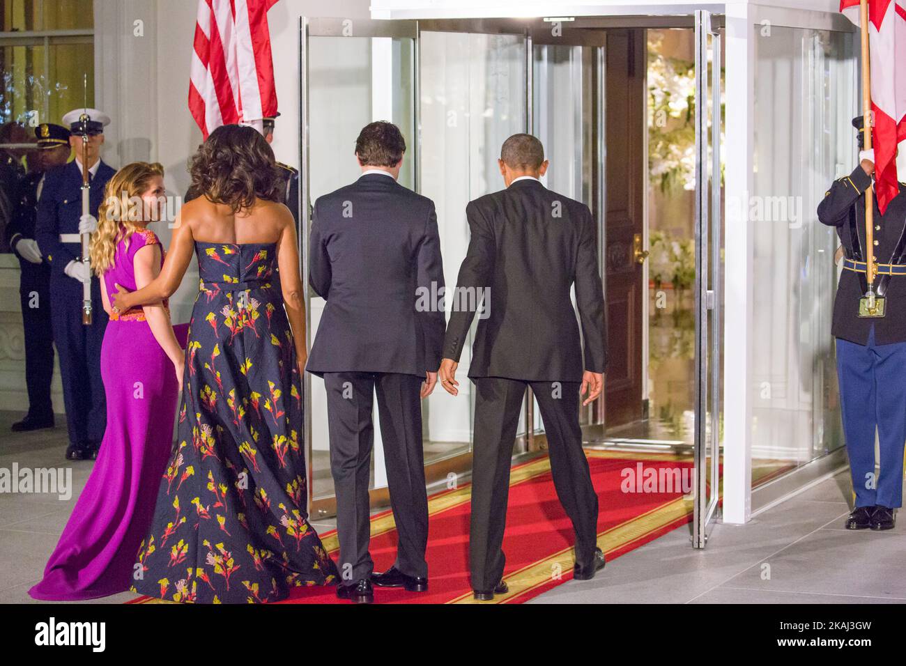 President Barack Obama and First Lady Michelle Obama greet Canada's ...
