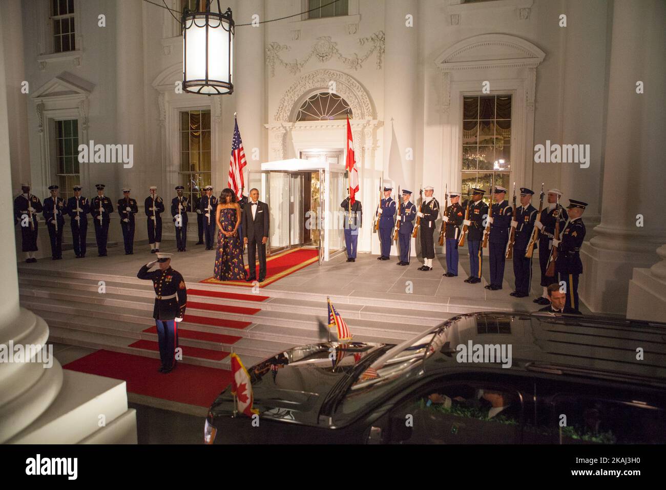 President Barack Obama and First Lady Michelle Obama greet Canada's ...