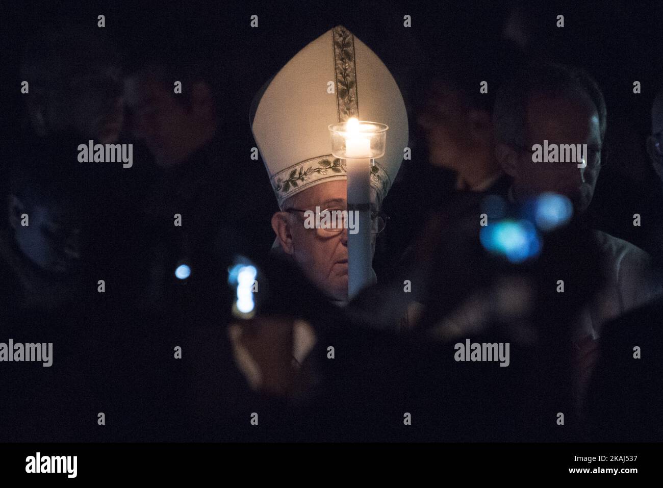 Pope Francis arrives with the Paschal candle for the Easter Vigil at ...