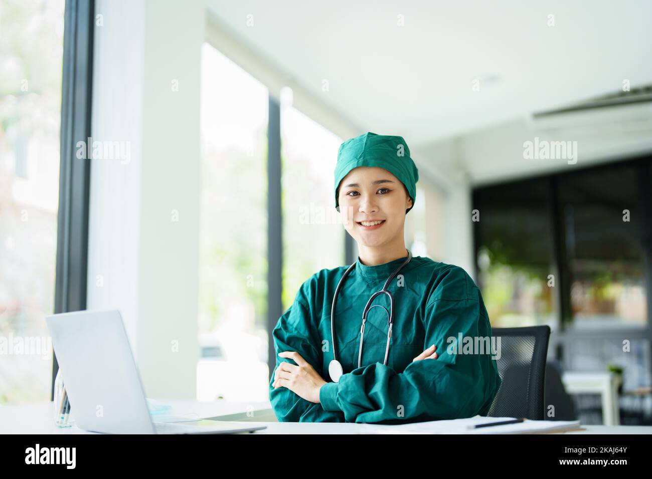 Asian doctor using equipment hi-res stock photography and images - Alamy