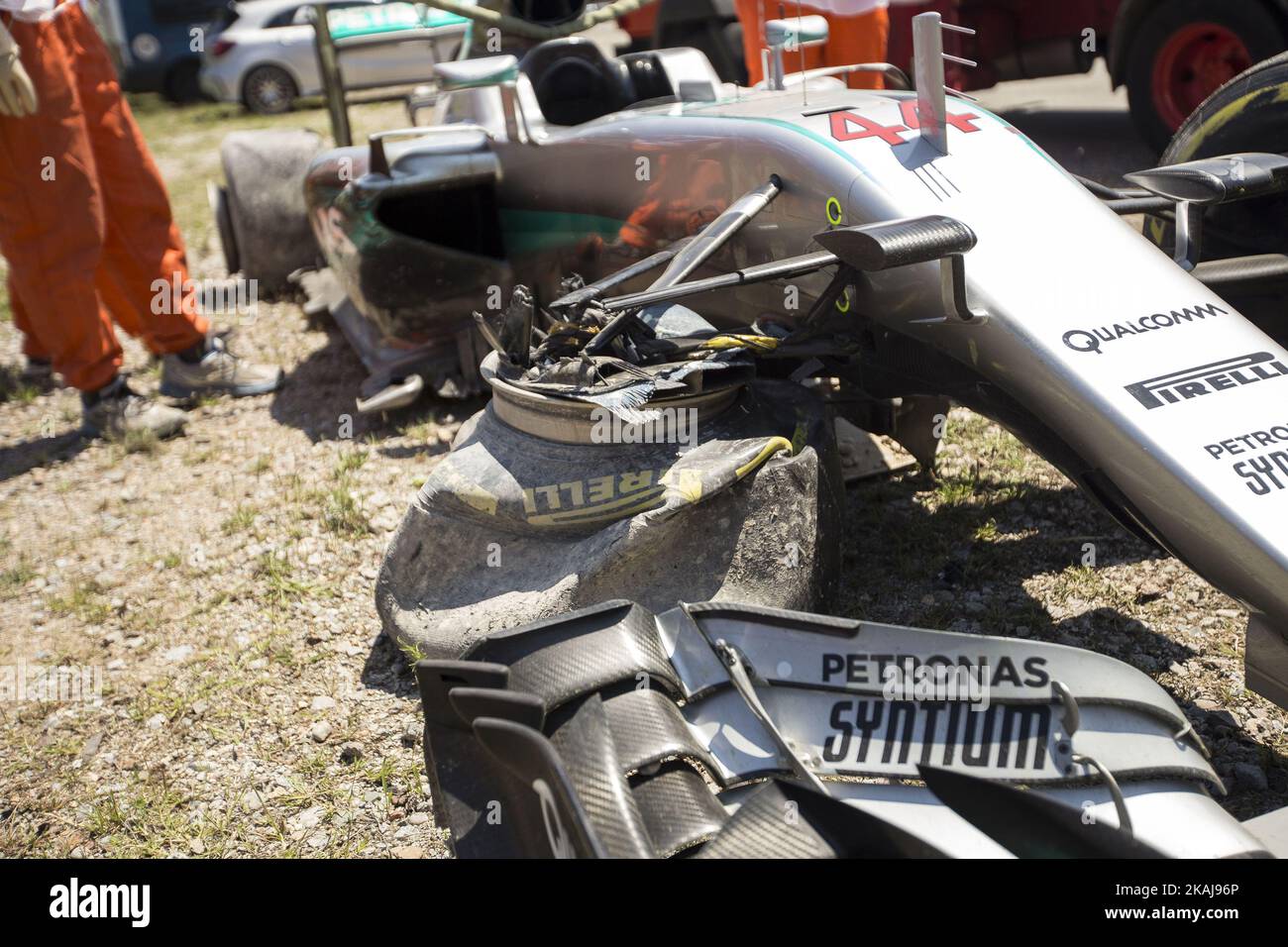 Lewis hamilton crash hi-res stock photography and images - Alamy