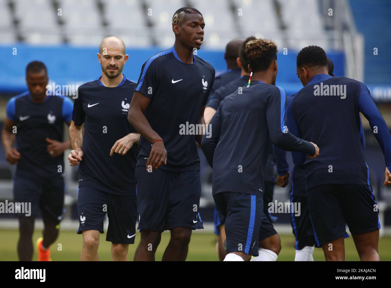 Football france national training hi-res stock photography and images ...