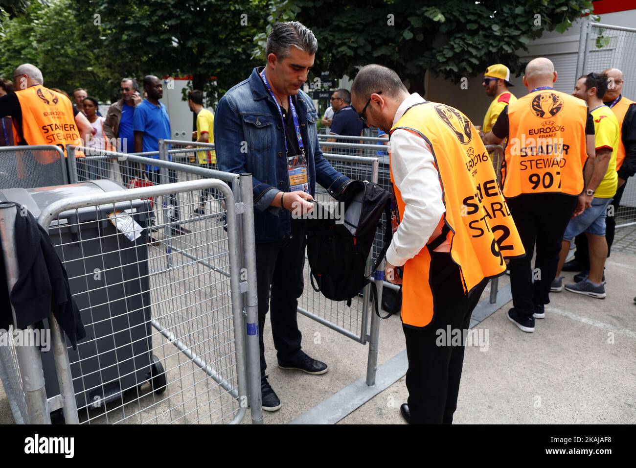 Soccer security match hi-res stock photography and images - Alamy