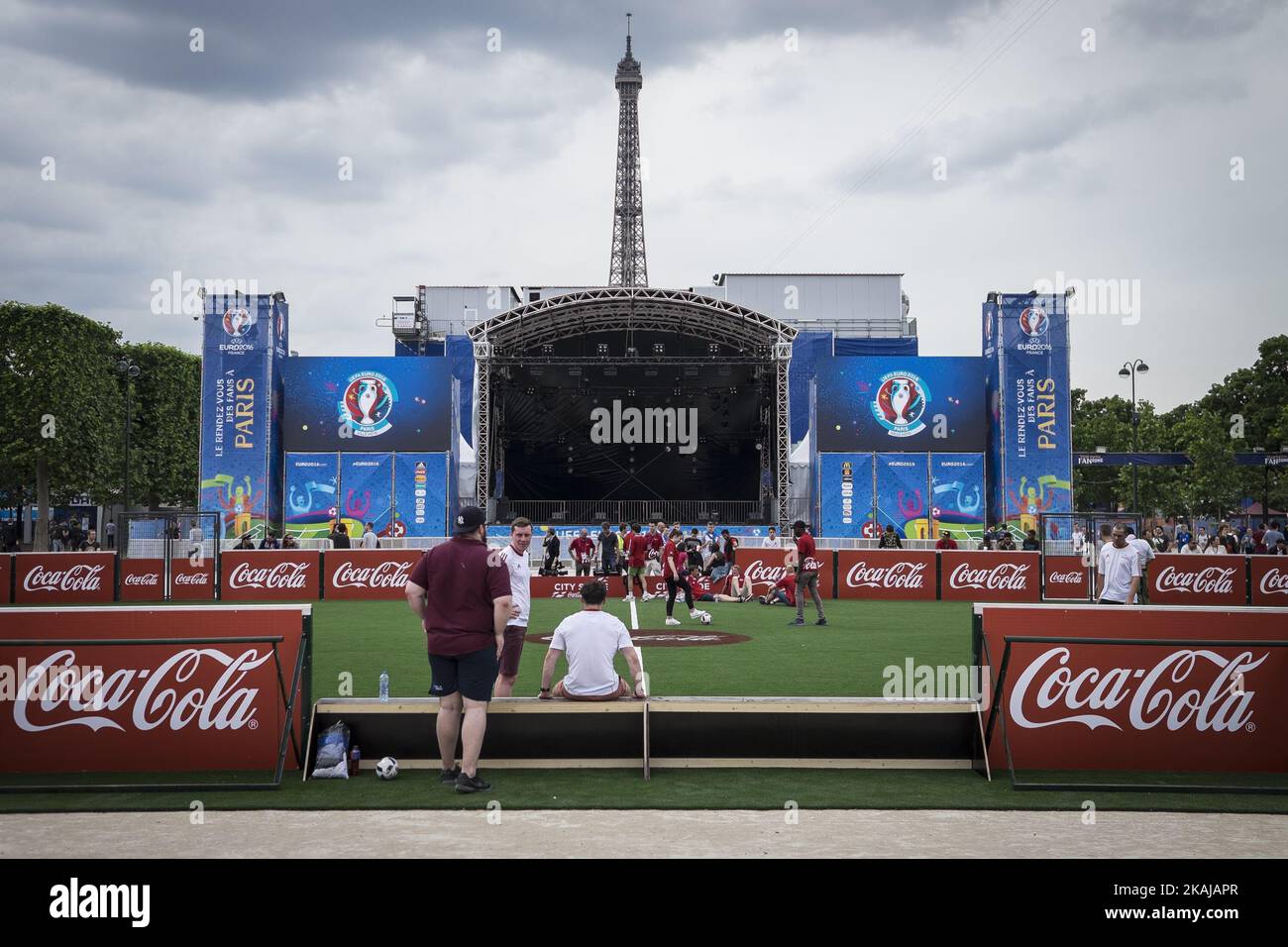 Fan zone paris hi-res stock photography and images - Alamy