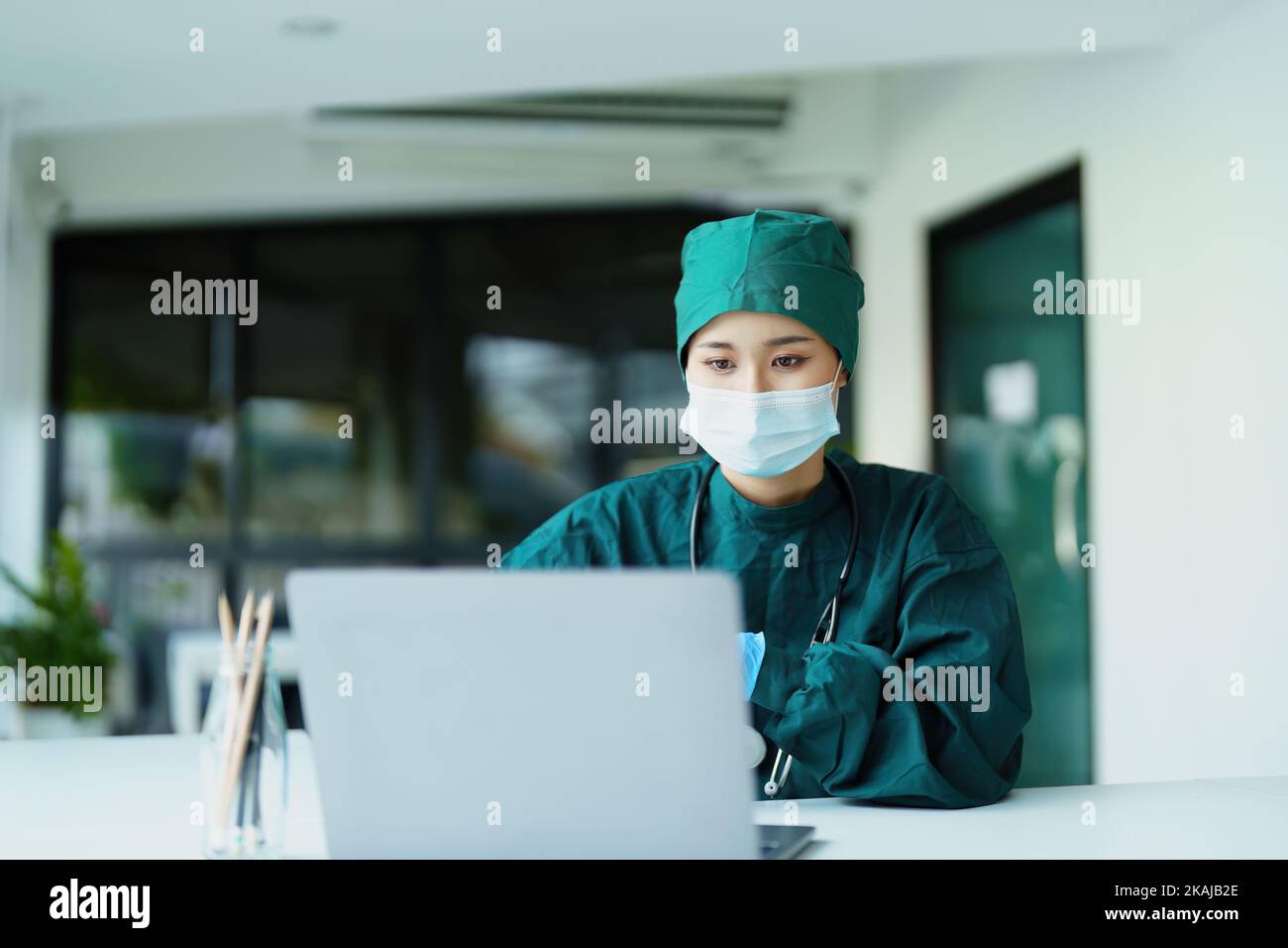 Doctor explaining medical information using hi-res stock photography ...