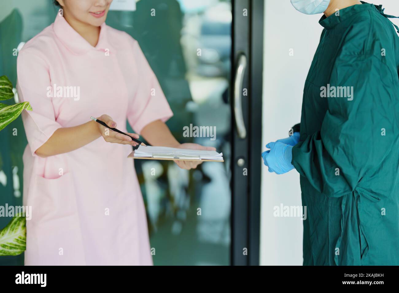 doctor and nurse talking before going into the operating room Stock ...