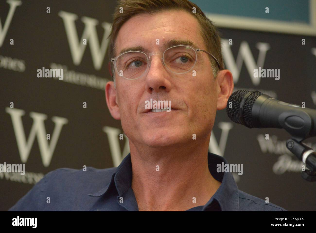 Justin Cronin discussing his book 'The City of Mirrors' with members of ...