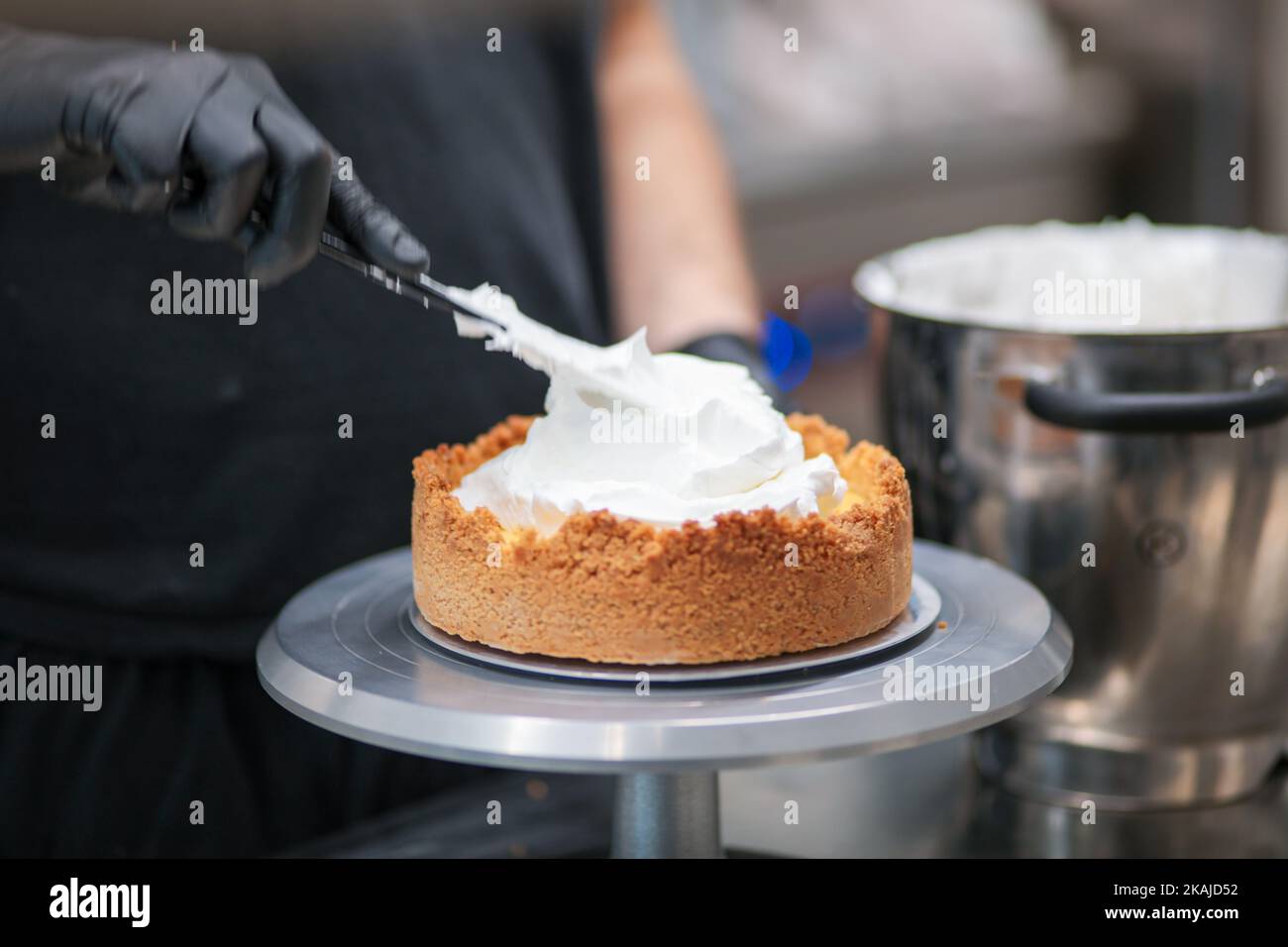 Chef cutting lime in hi-res stock photography and images - Alamy