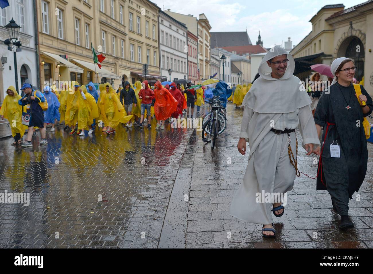 Pilgrims from all around the world surprised by a rain in the center of ...