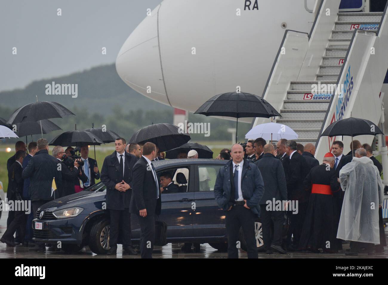 Farewell Ceremony of the Holy Father. Polish President Andrzej Duda and ...