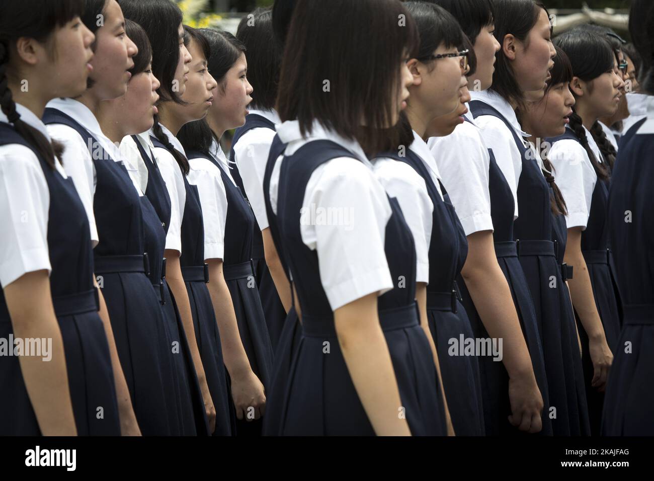 Junshin Girls High School students sing "A Thousand Paper Cranes ...