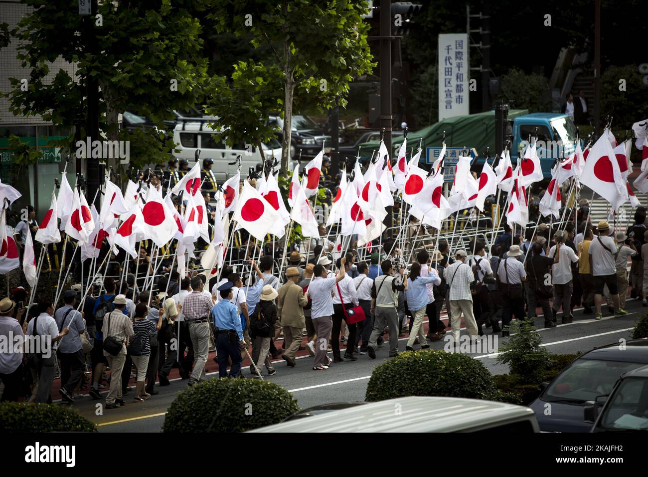 Anniversary of the end of hi-res stock photography and images - Alamy