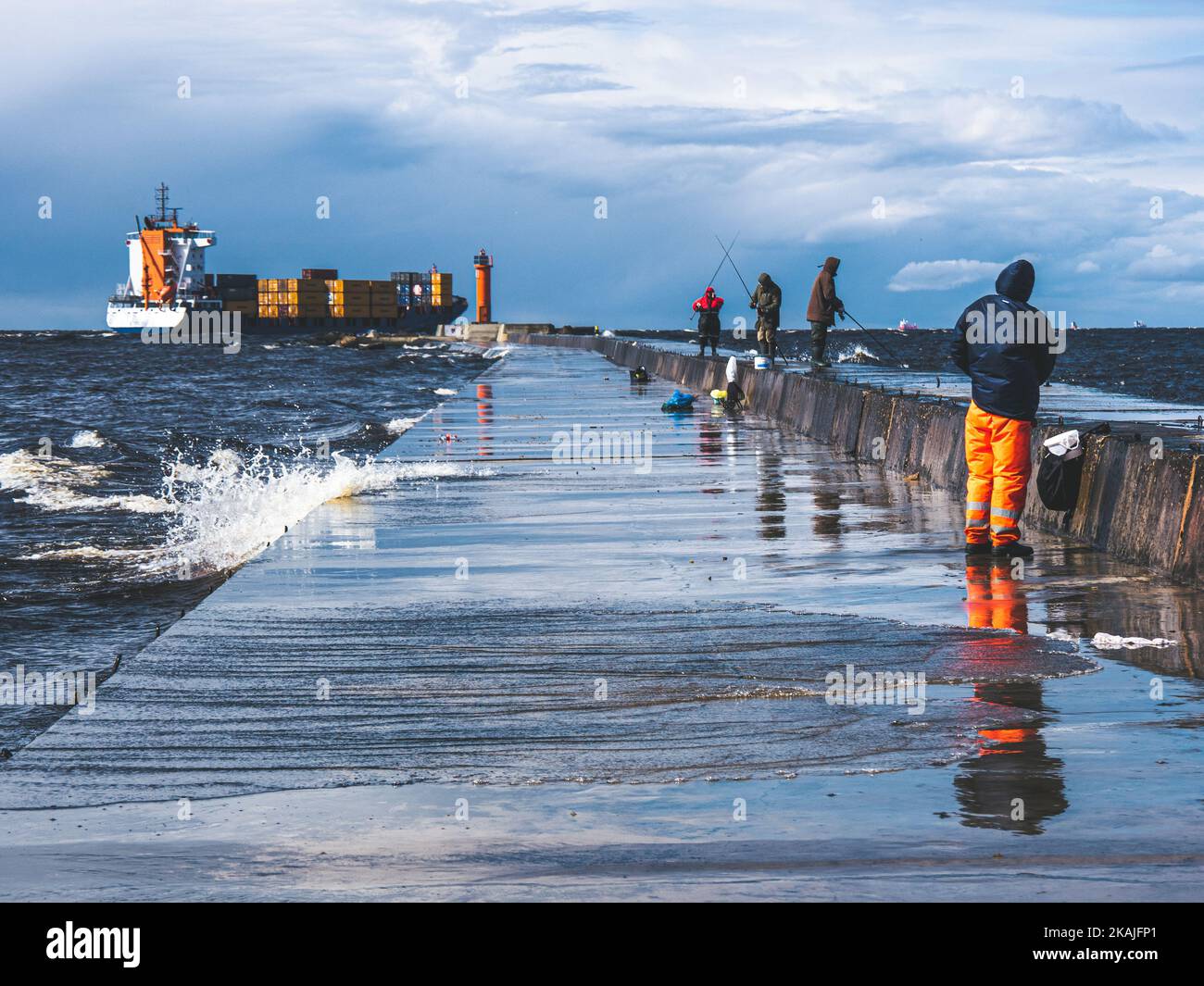 Fishermen and bad weather hi-res stock photography and images - Alamy