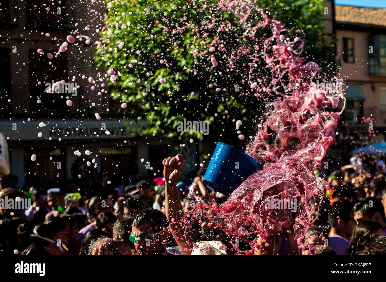 Covered in wine, revelers enjoy the 'Batalla del Vino' (Battle of Wine ...