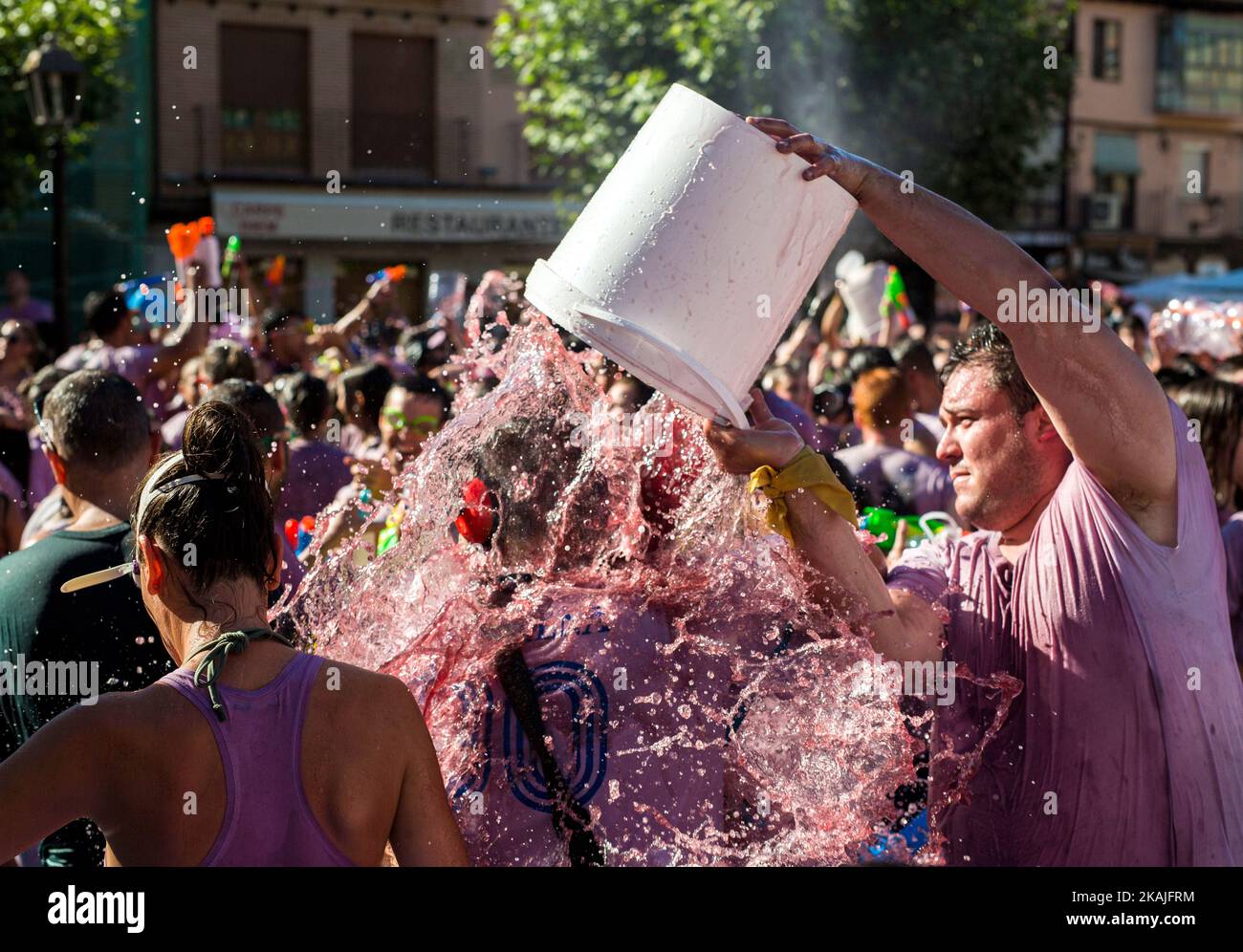 Covered in wine, revelers enjoy the 'Batalla del Vino' (Battle of Wine ...