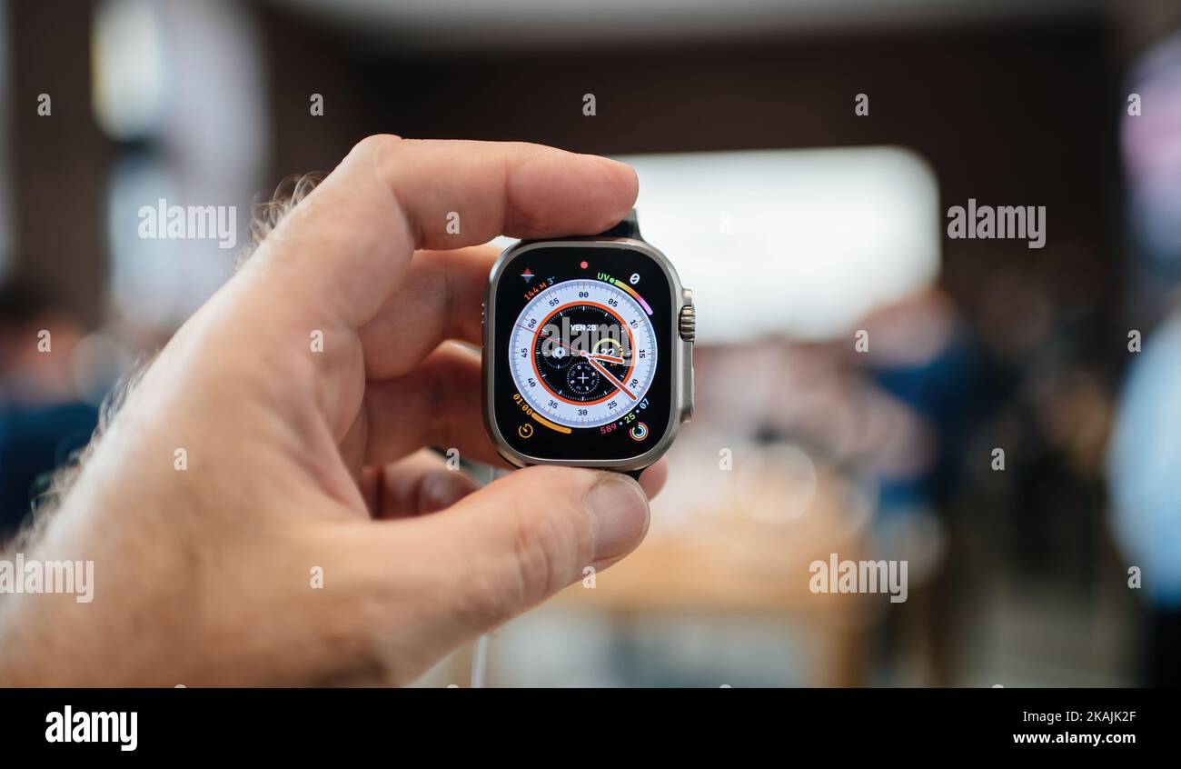 Wayfinder face hi-res stock photography and images - Alamy