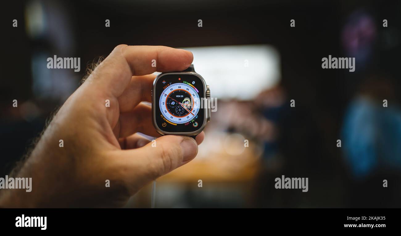 Wayfinder face hi-res stock photography and images - Alamy