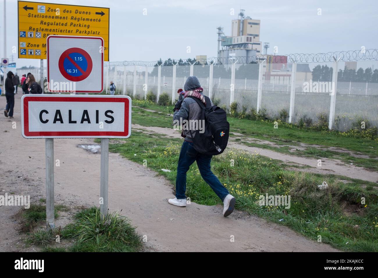 Asylum seeker calais sign hi-res stock photography and images - Alamy