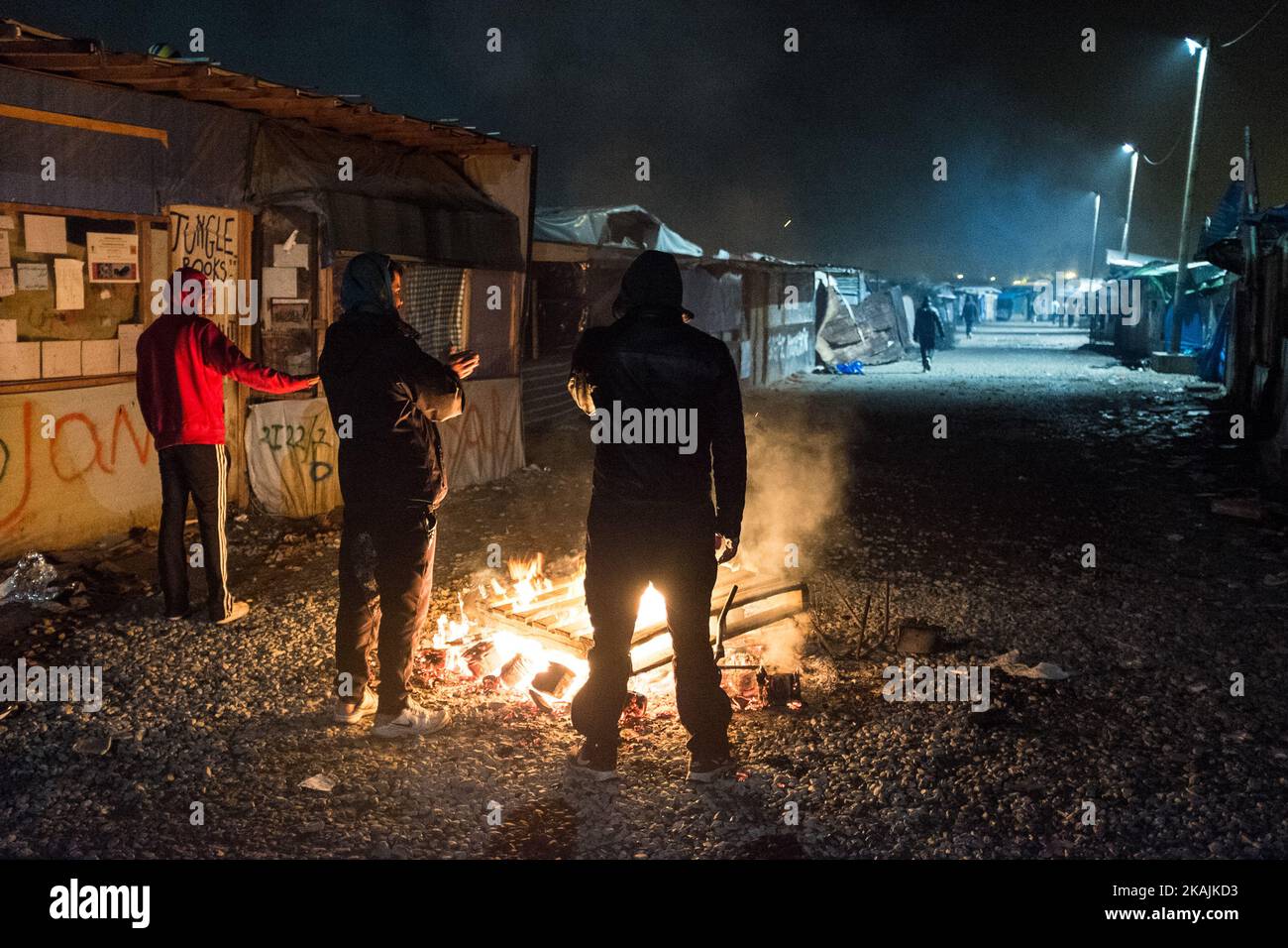 Fire refugee camp hi-res stock photography and images - Alamy