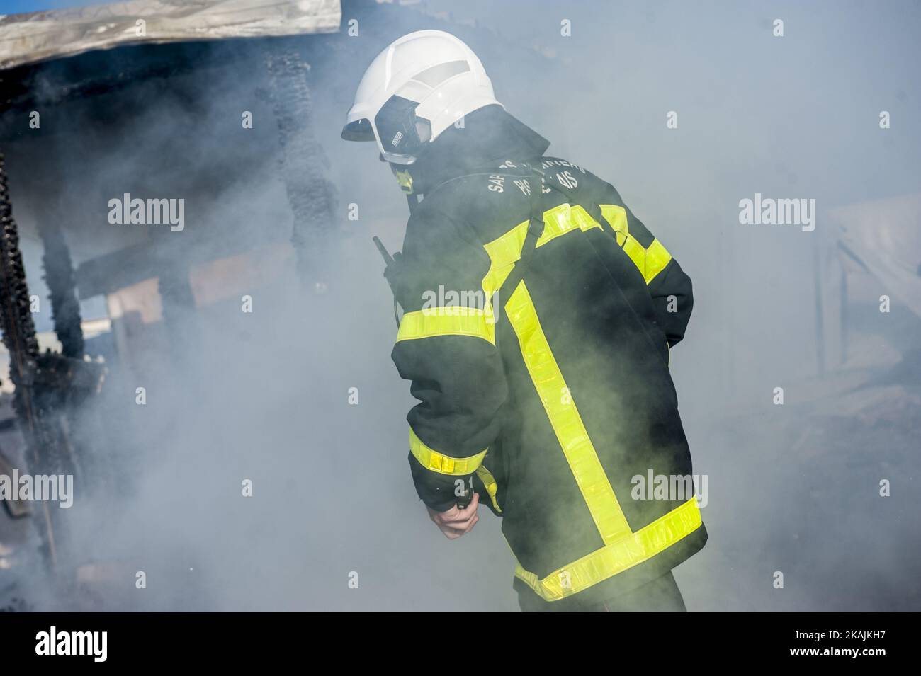 Calais jungle fire hi-res stock photography and images - Alamy
