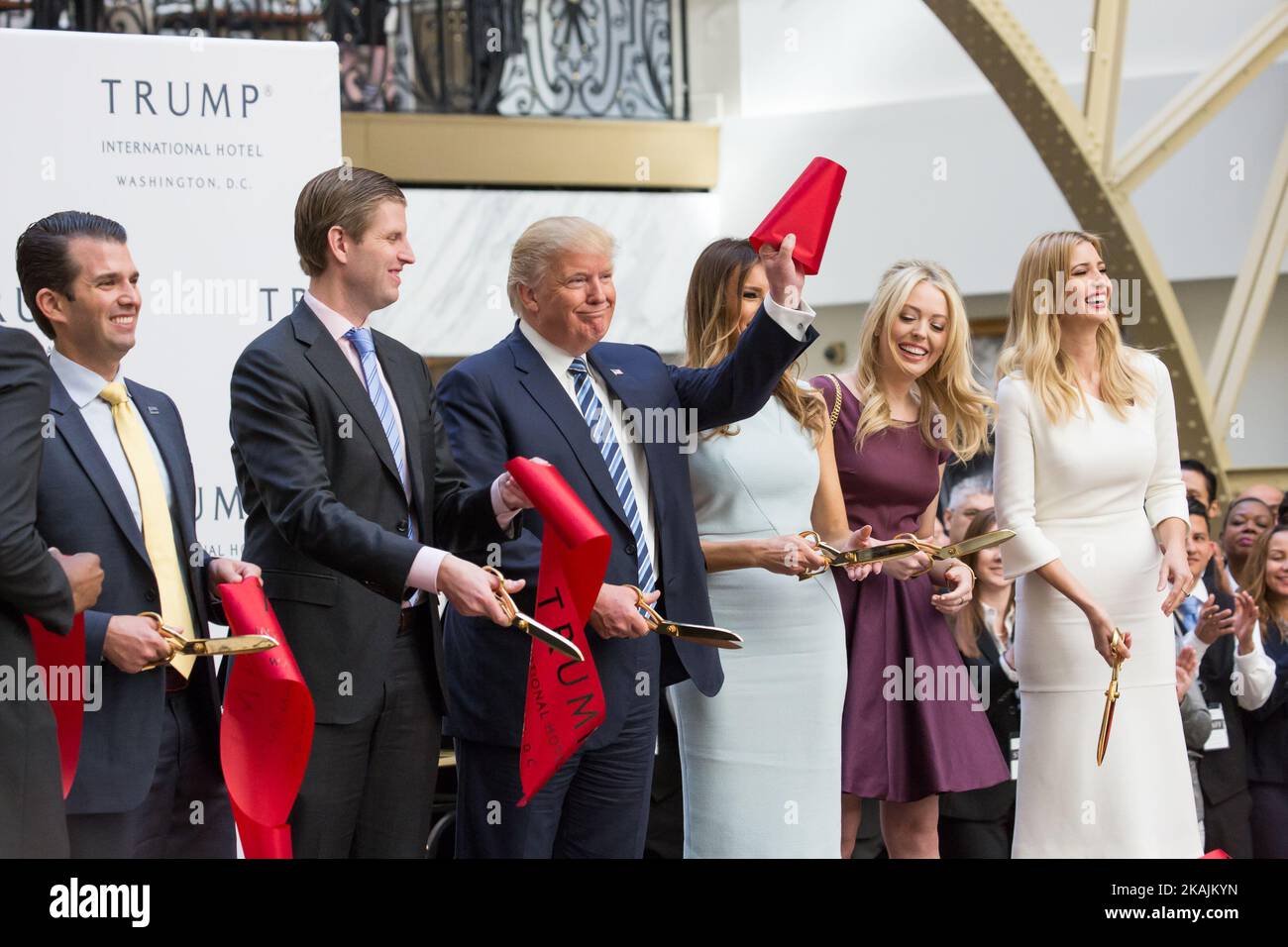Donald and melania trump ribbon hi-res stock photography and images - Alamy