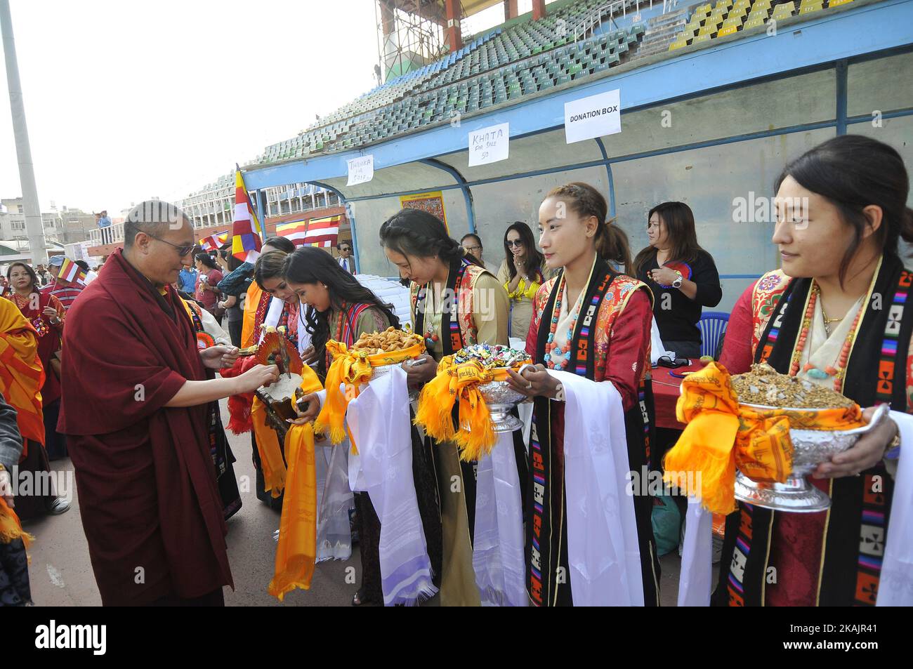 Lodoe Rinpoche takes offering during World's largest Thangka Painting ...