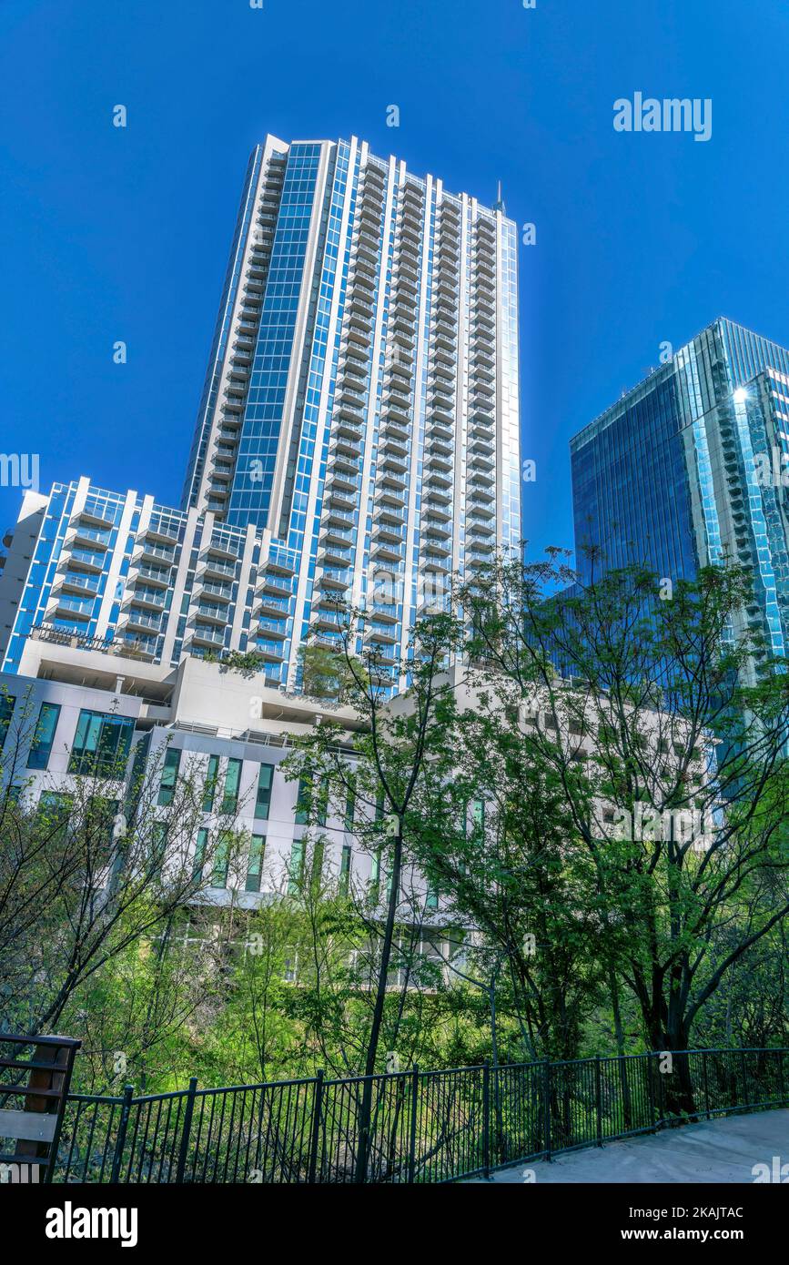 Modern apartment or condominiums in Ausin Texas against cloudless blue ...