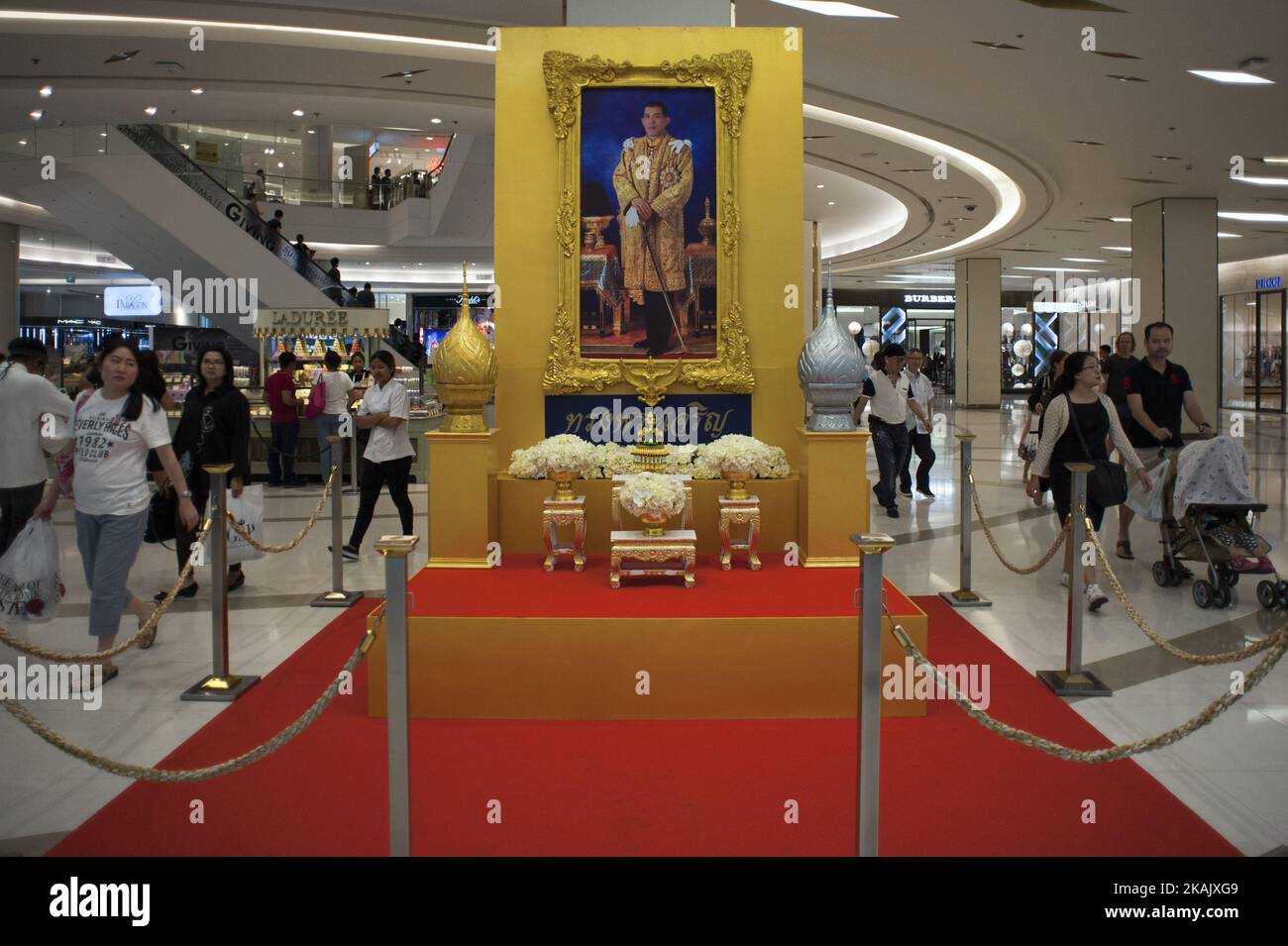 A large-scale image of Thailand's new King Maha Vajiralongkorn at ...