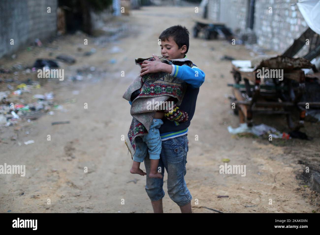 Poor barefoot boy hi-res stock photography and images - Alamy