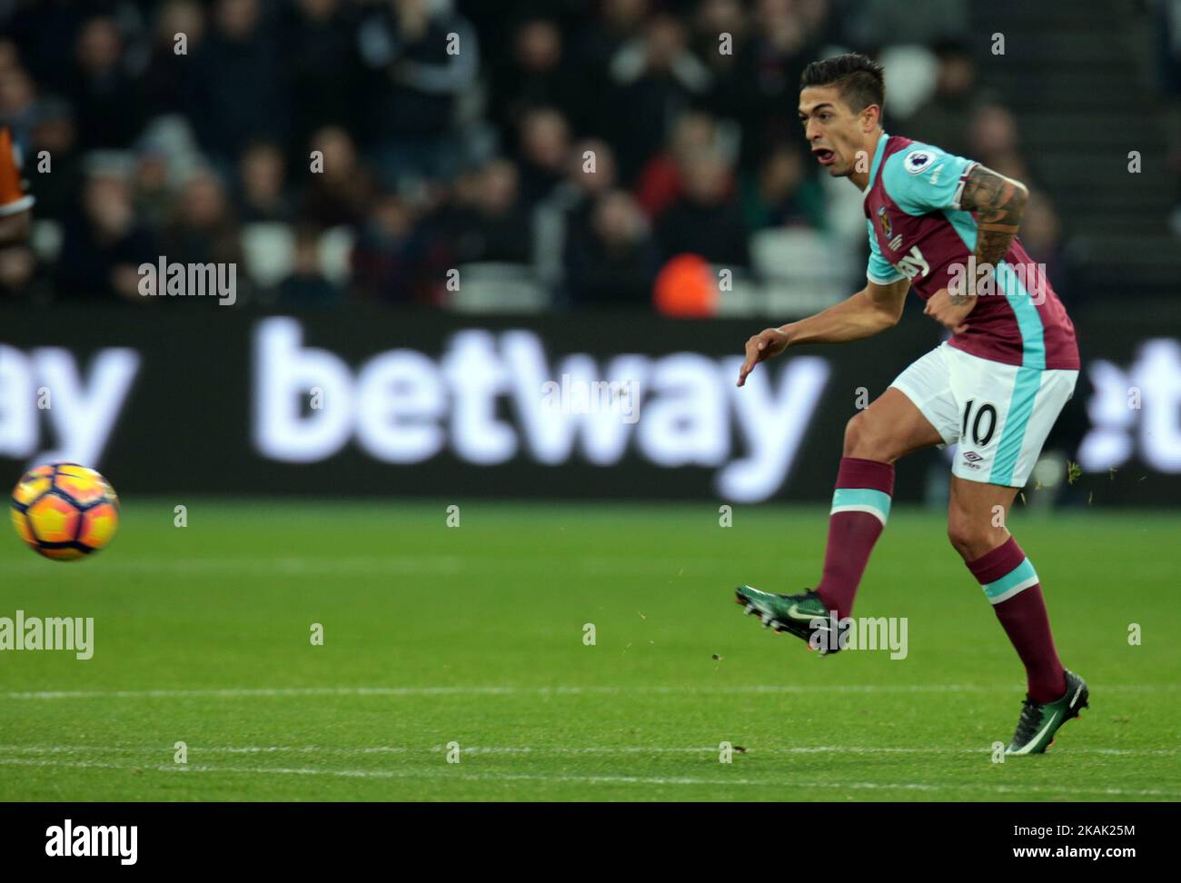 Queen elizabeth ii football game hi-res stock photography and images ...
