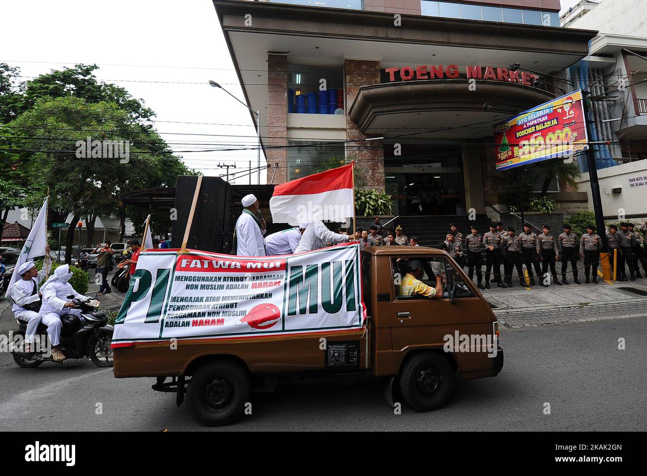 Indonesian hardline Muslim group Front Pembela Islam (FPI) hold a ...
