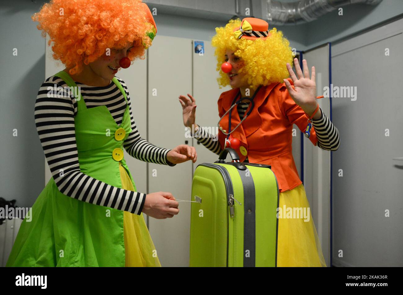 Kids hospital friends family hi-res stock photography and images - Alamy