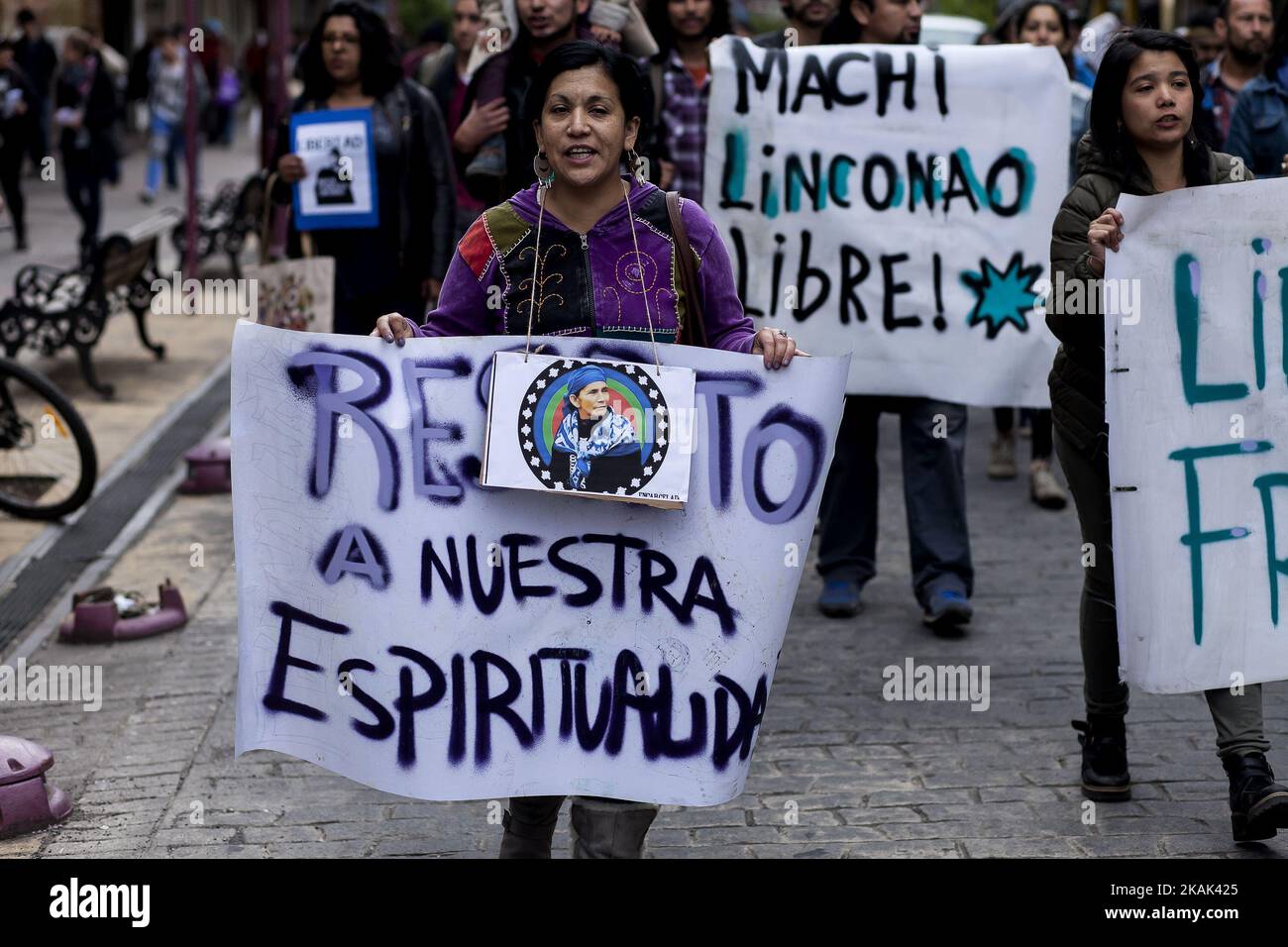 Machi mapuche hi-res stock photography and images - Alamy