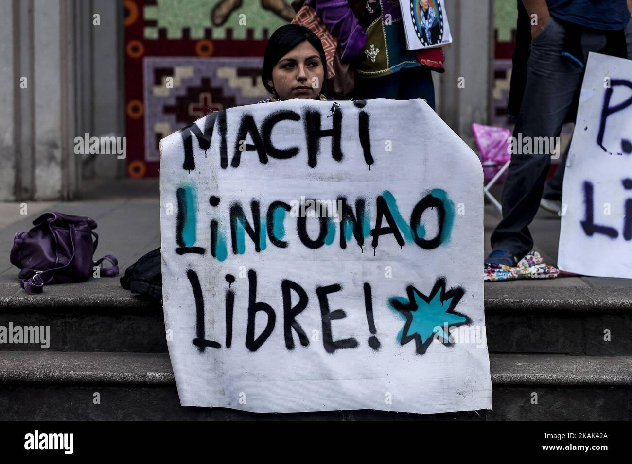 Machi mapuche hi-res stock photography and images - Alamy